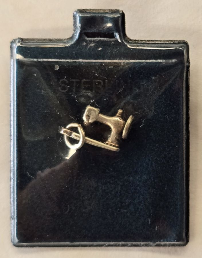 Punch with Judy > Sterling Silver Miniature Sewing Machine Charm