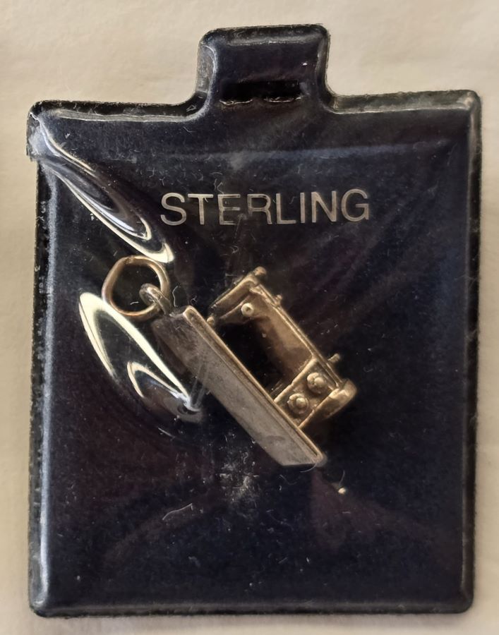 Punch with Judy > Sterling Silver Sewing Machine Charm
